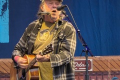 Neil Young implacable, ruidoso, delicado e irregular en Stuttgart ...