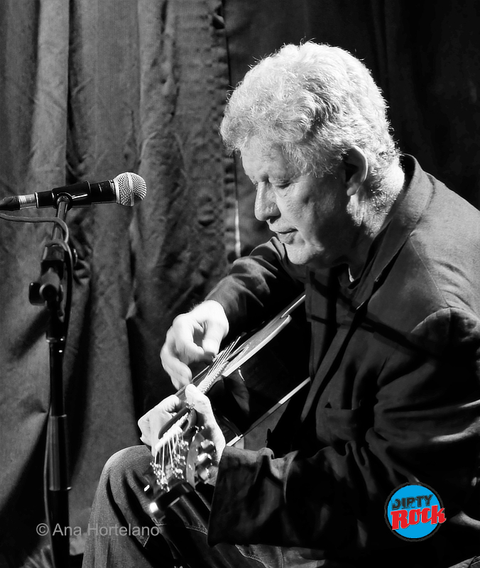 Nick Garrie se siente muy vivo. Nos regaló sus canciones y sus historias.