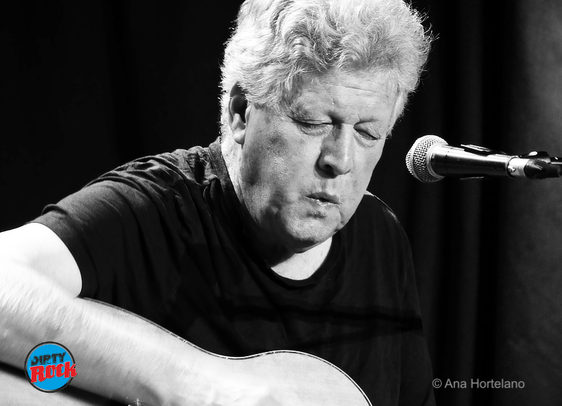 Nick Garrie se siente muy vivo. Nos regaló sus canciones y sus historias.