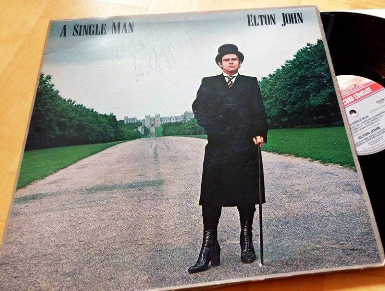 Existen discos igual de buenos que "A Single Man" de Elton John pero no ...