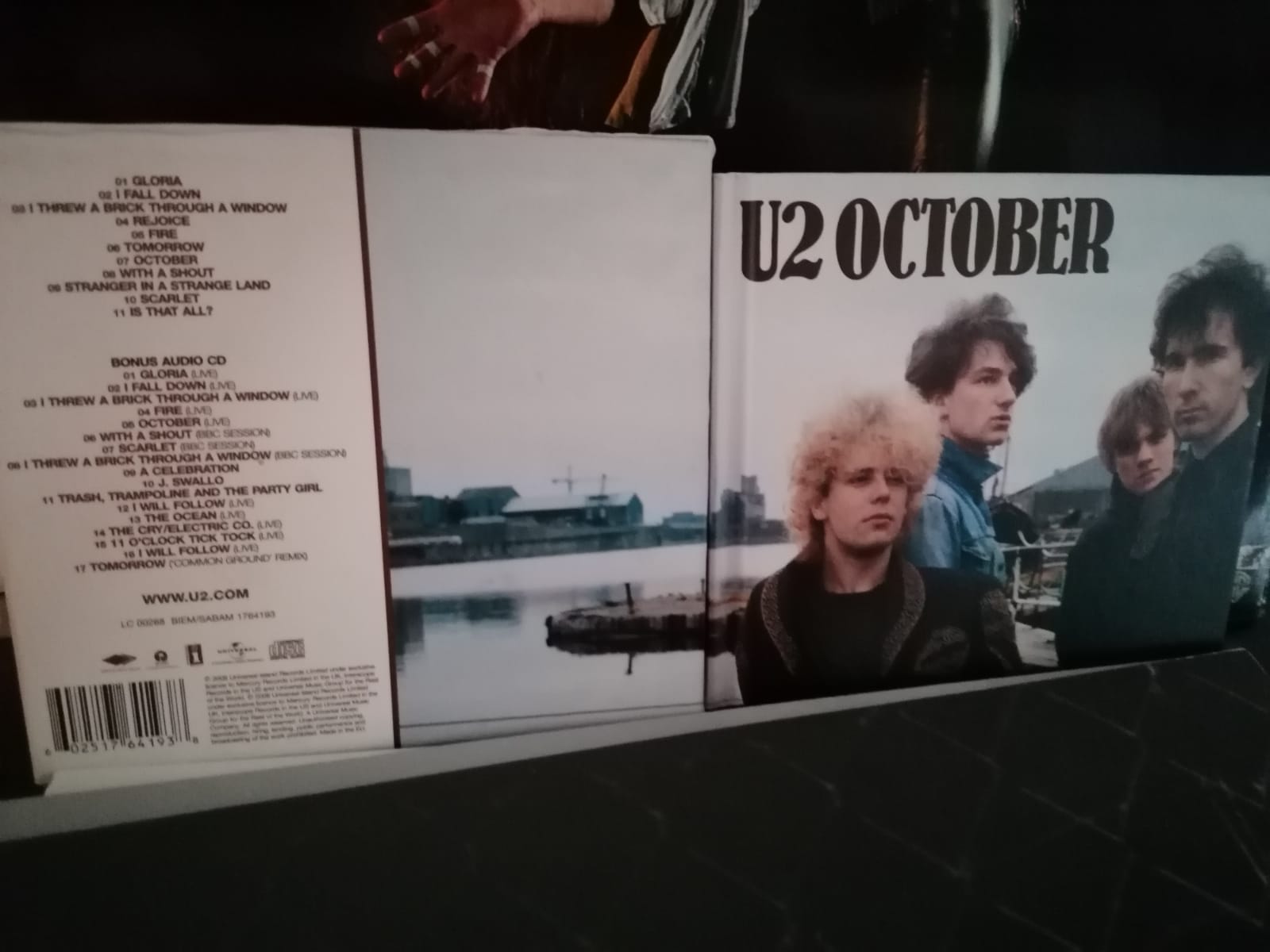 Existen discos igual de buenos que "October" de U2 pero no mejores... - Dirty Rock Magazine