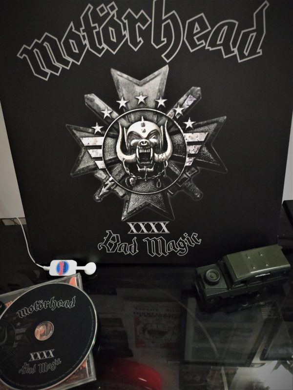 Existen discos igual de buenos que "Bad Magic” de Motörhead (2015) pero ...