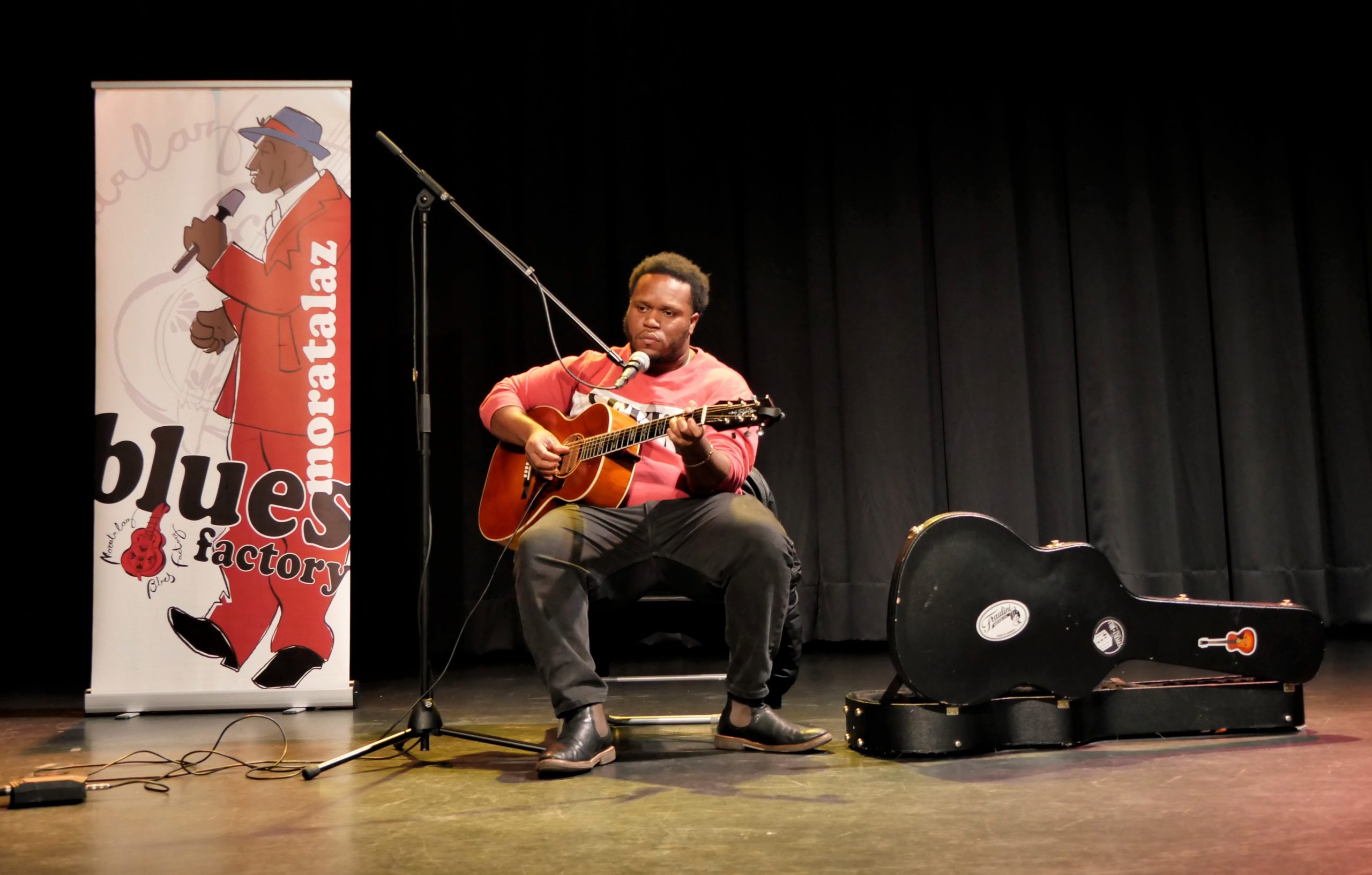Jontavious Willis joven bluesman y compositor nacido en Georgia.