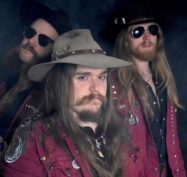 Entrevista a The Comancheros: "Componemos como Lynyrd Skynyrd, pero ...