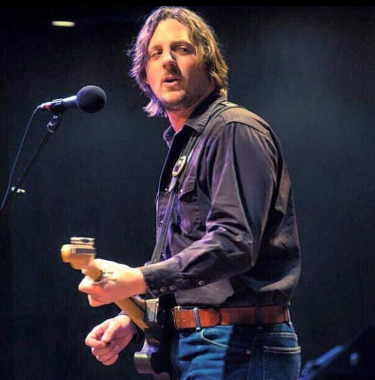 Johnny Blue Skies, el alias de Sturgill Simpson, anuncia nuevo disco ...