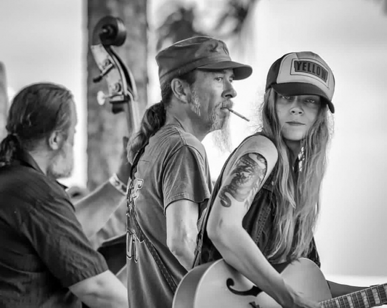 Entrevista a Sarah Shook: "Escribo canciones auténticas. Mi banda es ...