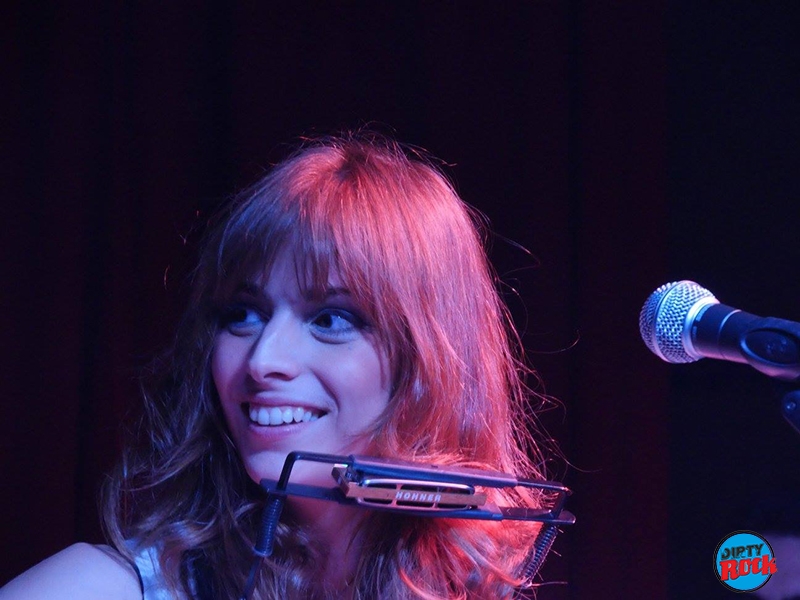 Nat Simons, una cantante con toda la carretera por delante - Dirty Rock ...