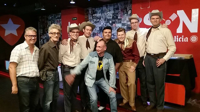 Una copa a media noche junto a los magníficos The Country Side of ...